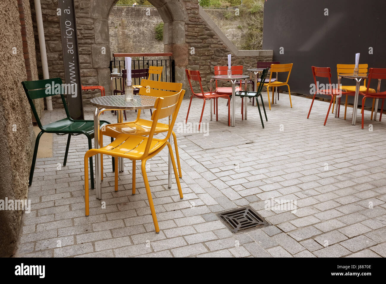 Colourful restaurant tables hi-res stock photography and images - Alamy