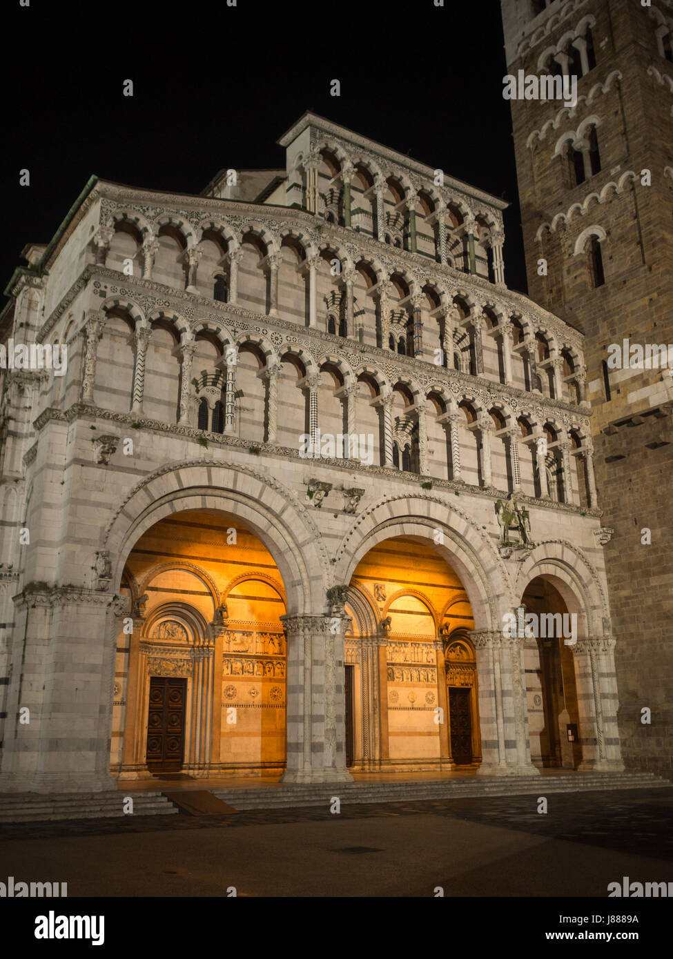 Duomo di lucca hi-res stock photography and images - Alamy