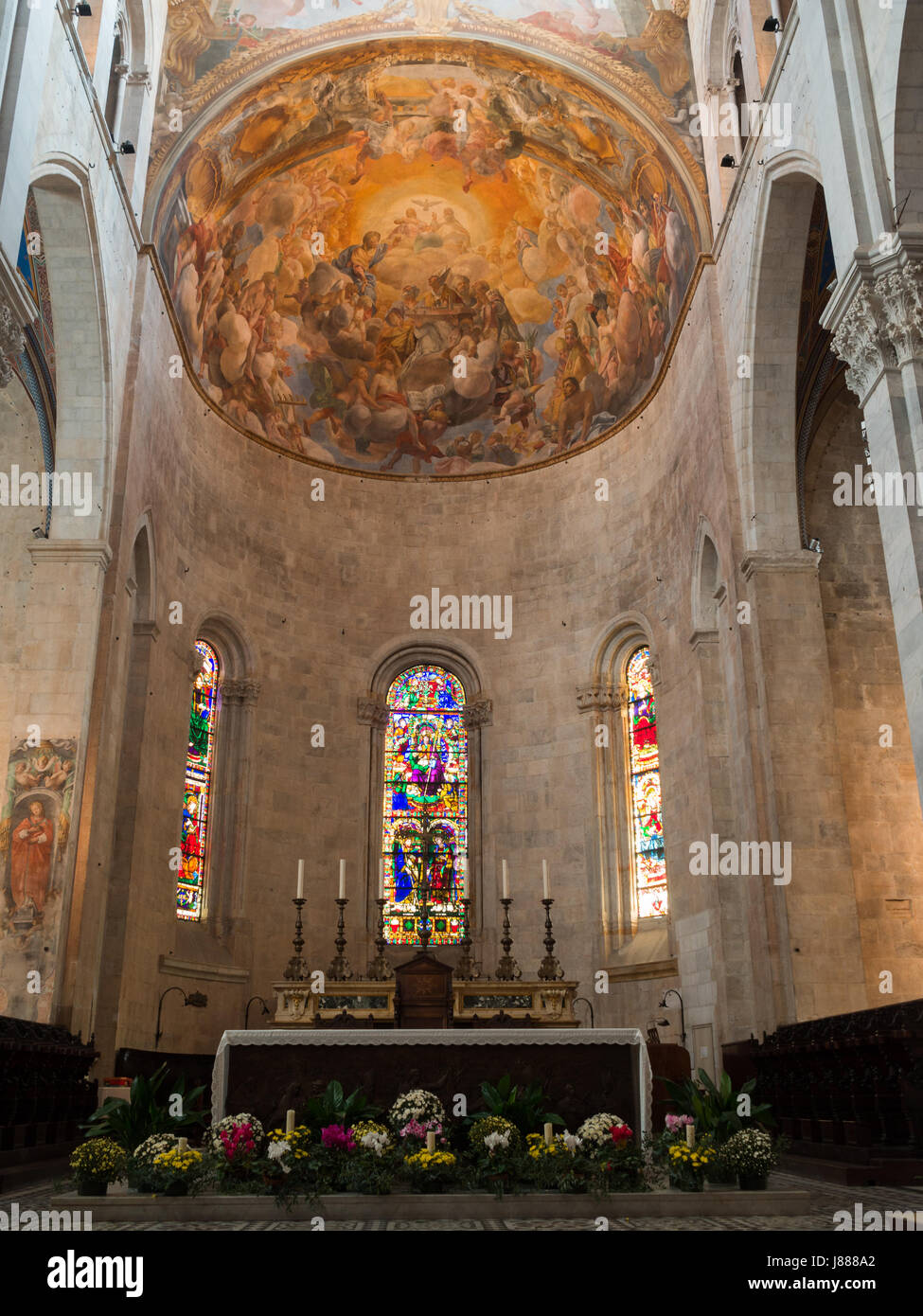 Lucca Duomo main altar Stock Photo - Alamy