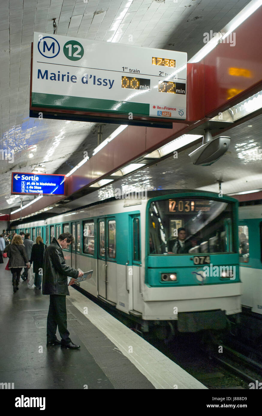 Metro station, Paris, France Stock Photo - Alamy