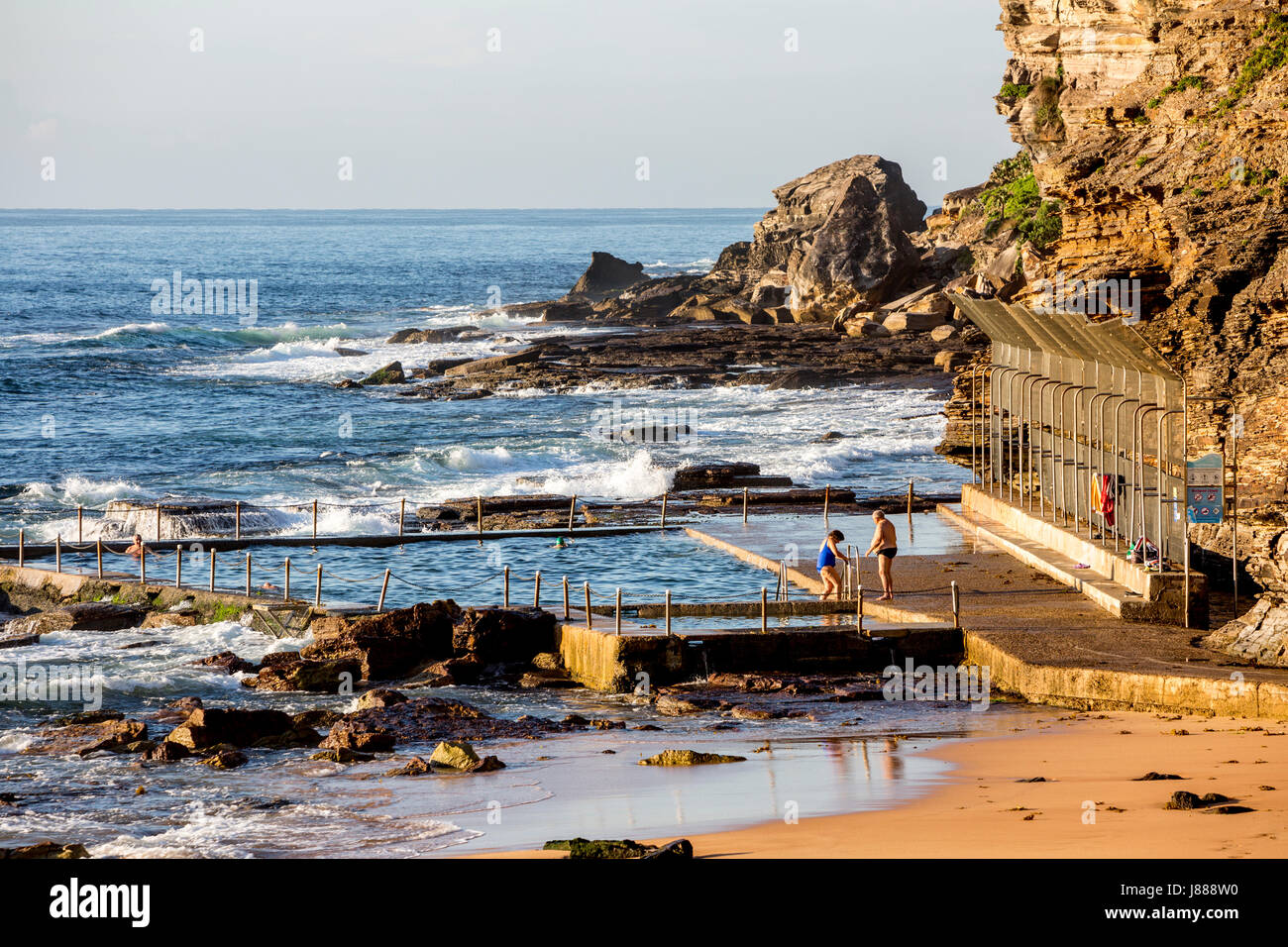 Avalon Beach ocean beach pool in Sydney's northern beaches,australia ...