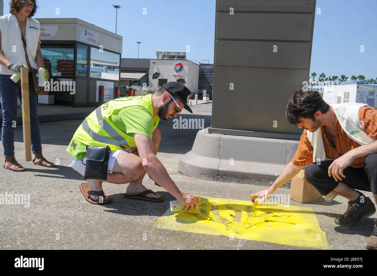 Greenpeace and ANV-COP 21 activists protest against Total's drilling ...