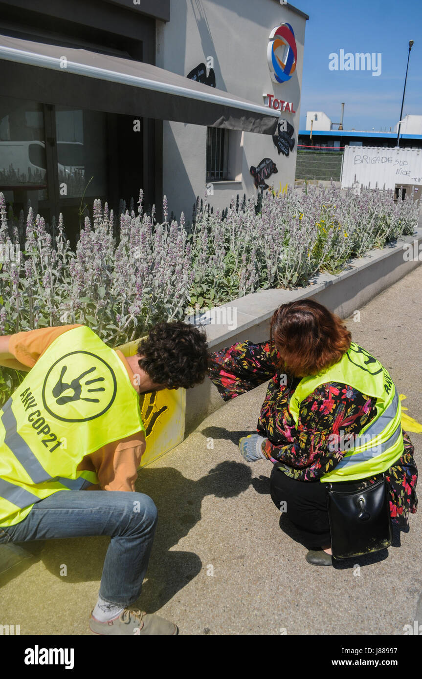 Greenpeace and ANV-COP 21 activists protest against Total's drilling ...
