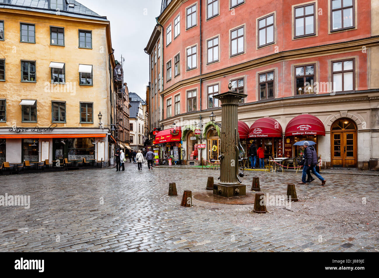 Romantic Cafe on Jarntorget Square in Stockholm Old Town (Galma Stan ...
