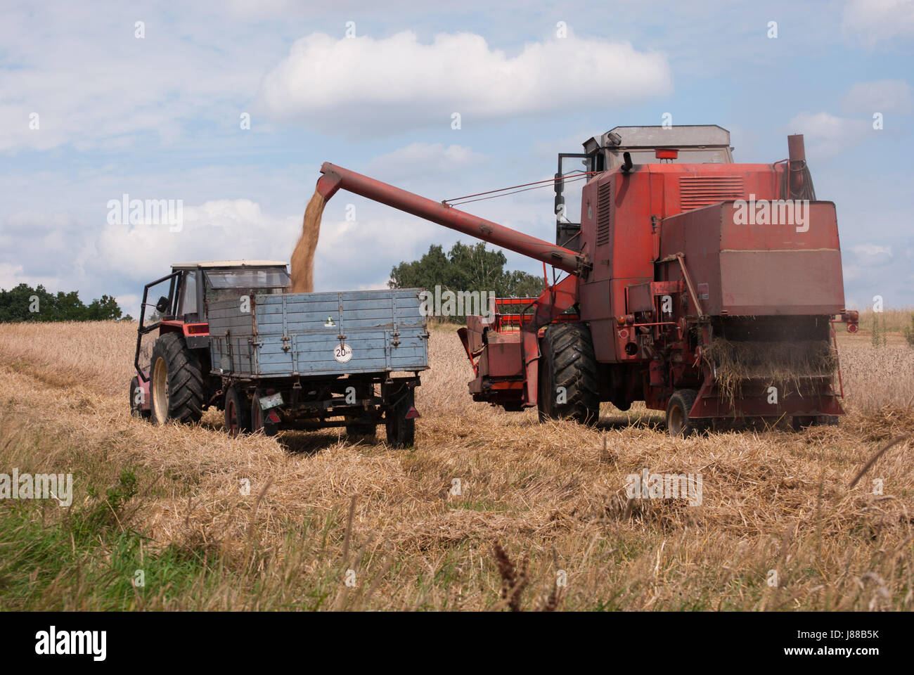 Modern harvesting machine wheat hi-res stock photography and images - Alamy