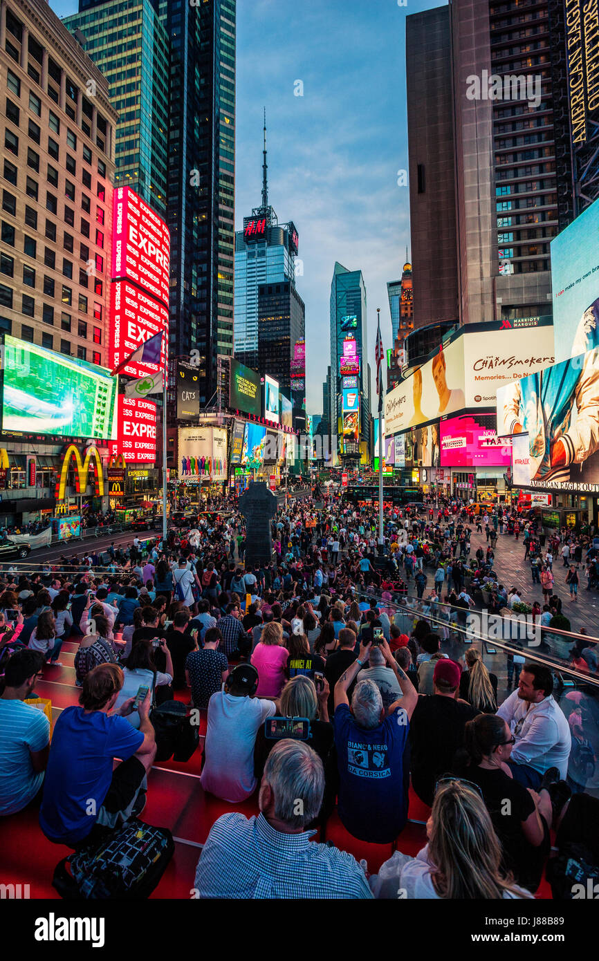 New york times square panoramic hi-res stock photography and images - Alamy