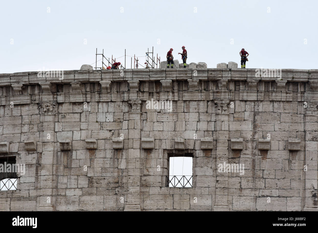 Work being done on the Colosseum in Rome Stock Photo - Alamy