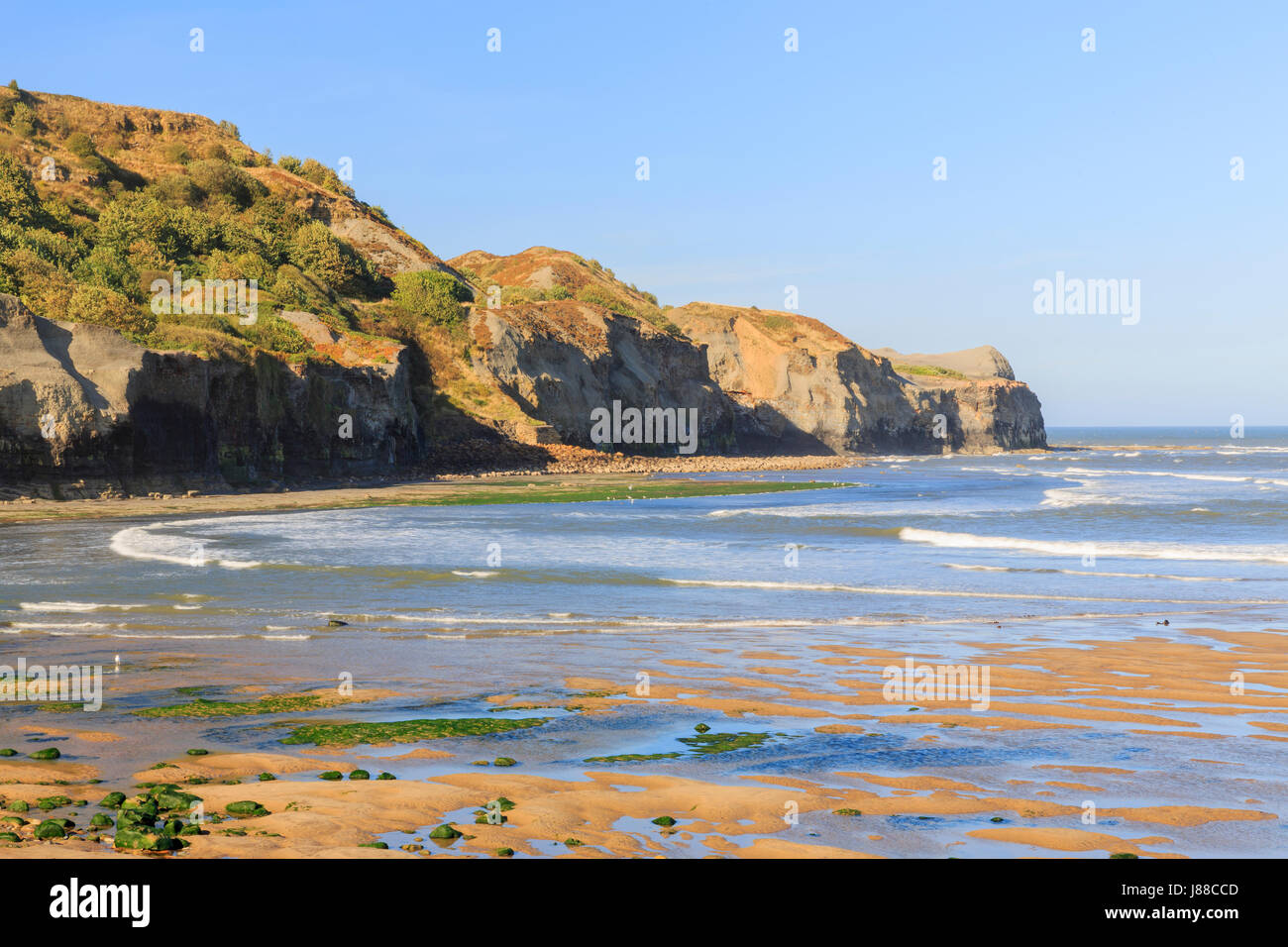 Rocky Cliffs & Beach at Sandsend in Yorkshire, England Stock Photo - Alamy