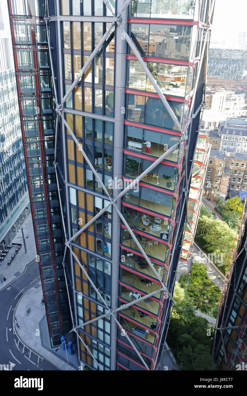 Neo Bankside apartments next to The Switch House at Tate Modern ...