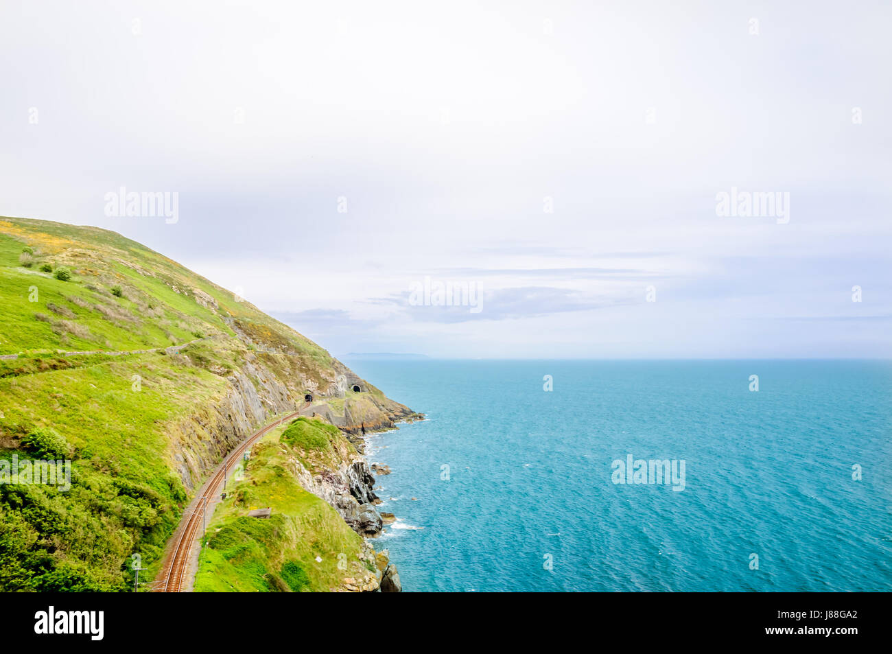 Houses on coast in ireland hi-res stock photography and images - Alamy