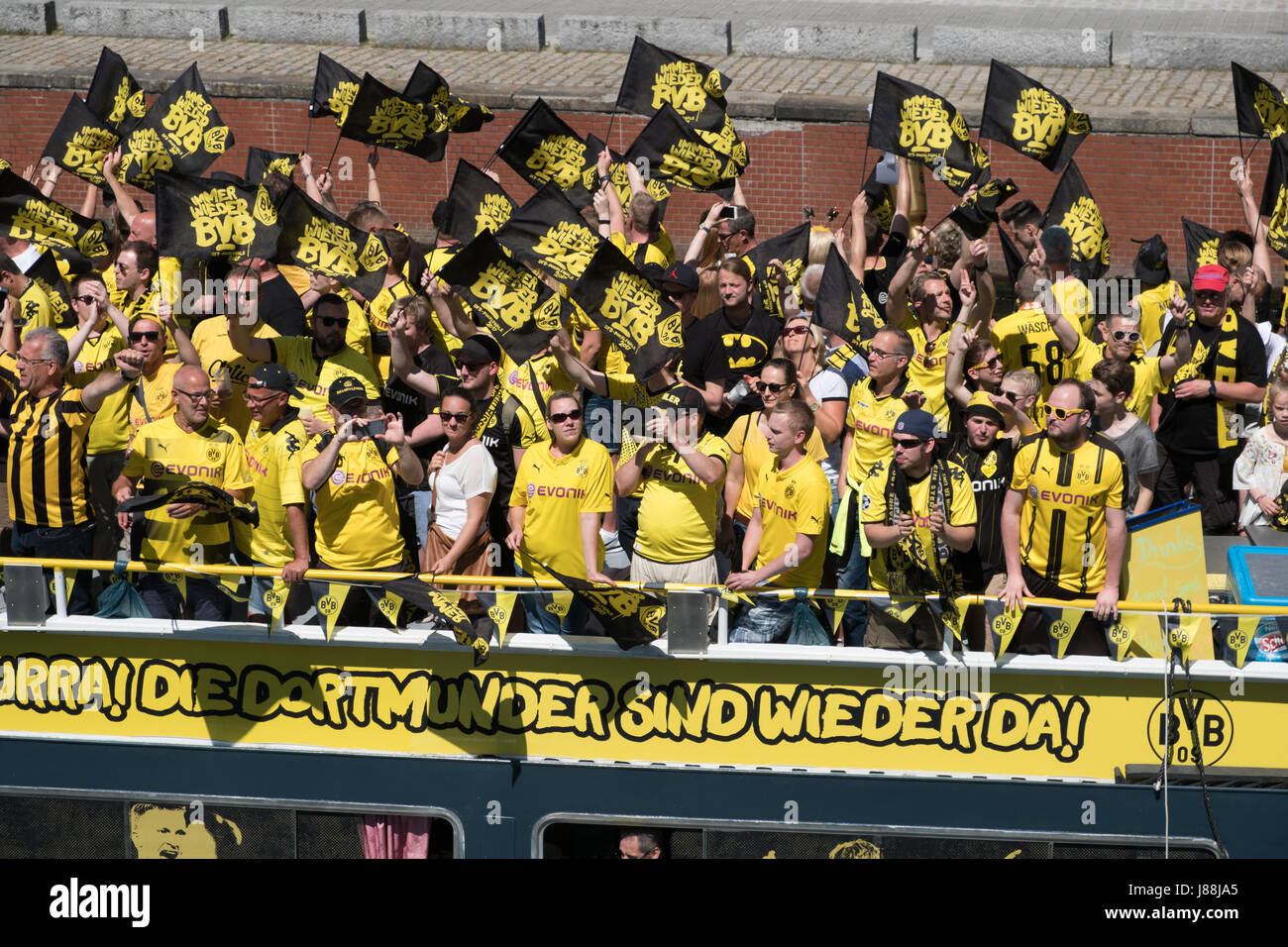 Borussia dortmund fans hi-res stock photography and images - Alamy