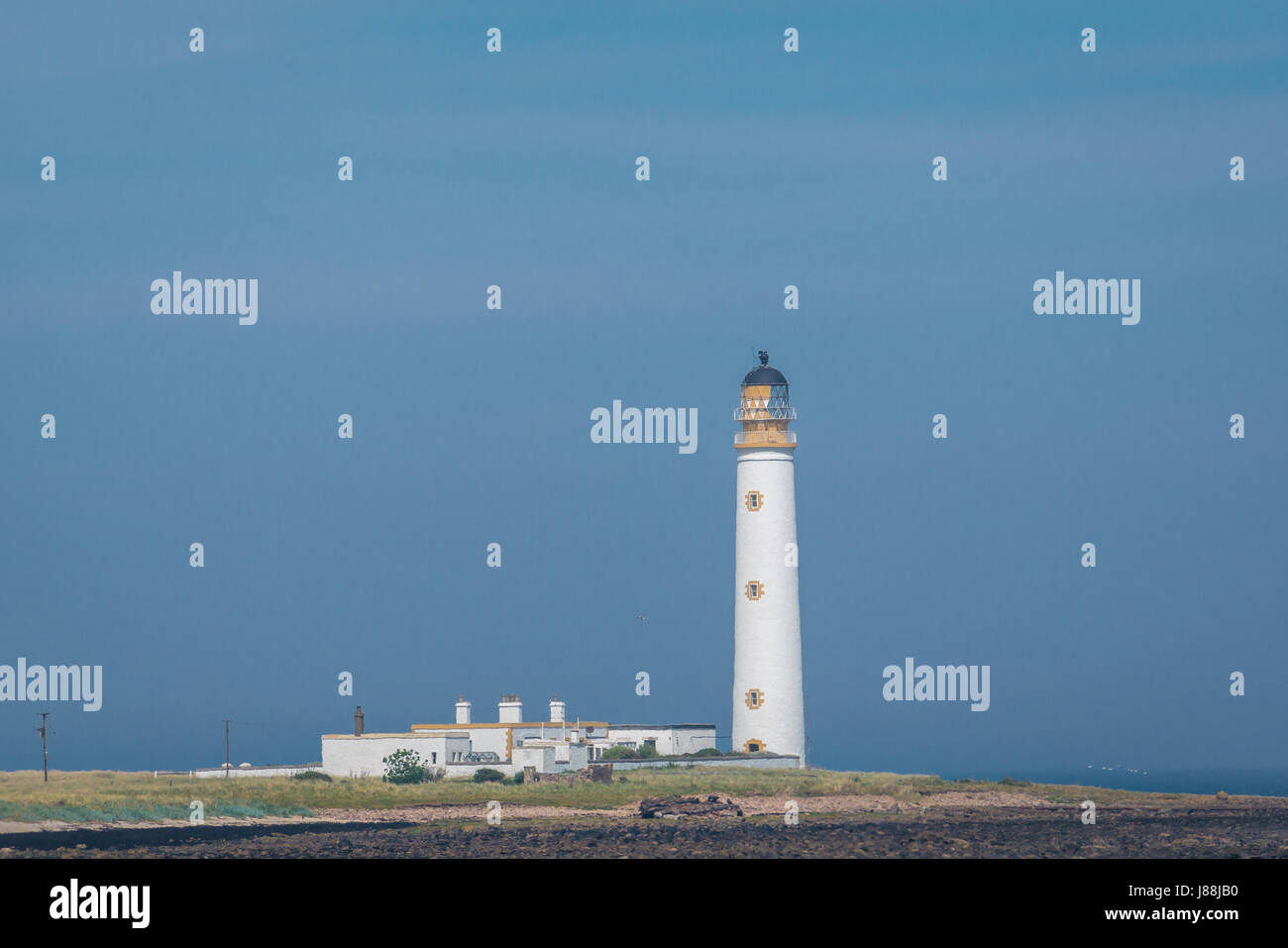Barns Nest Lighthouse, John Muir Way coastal path, East Lothian ...