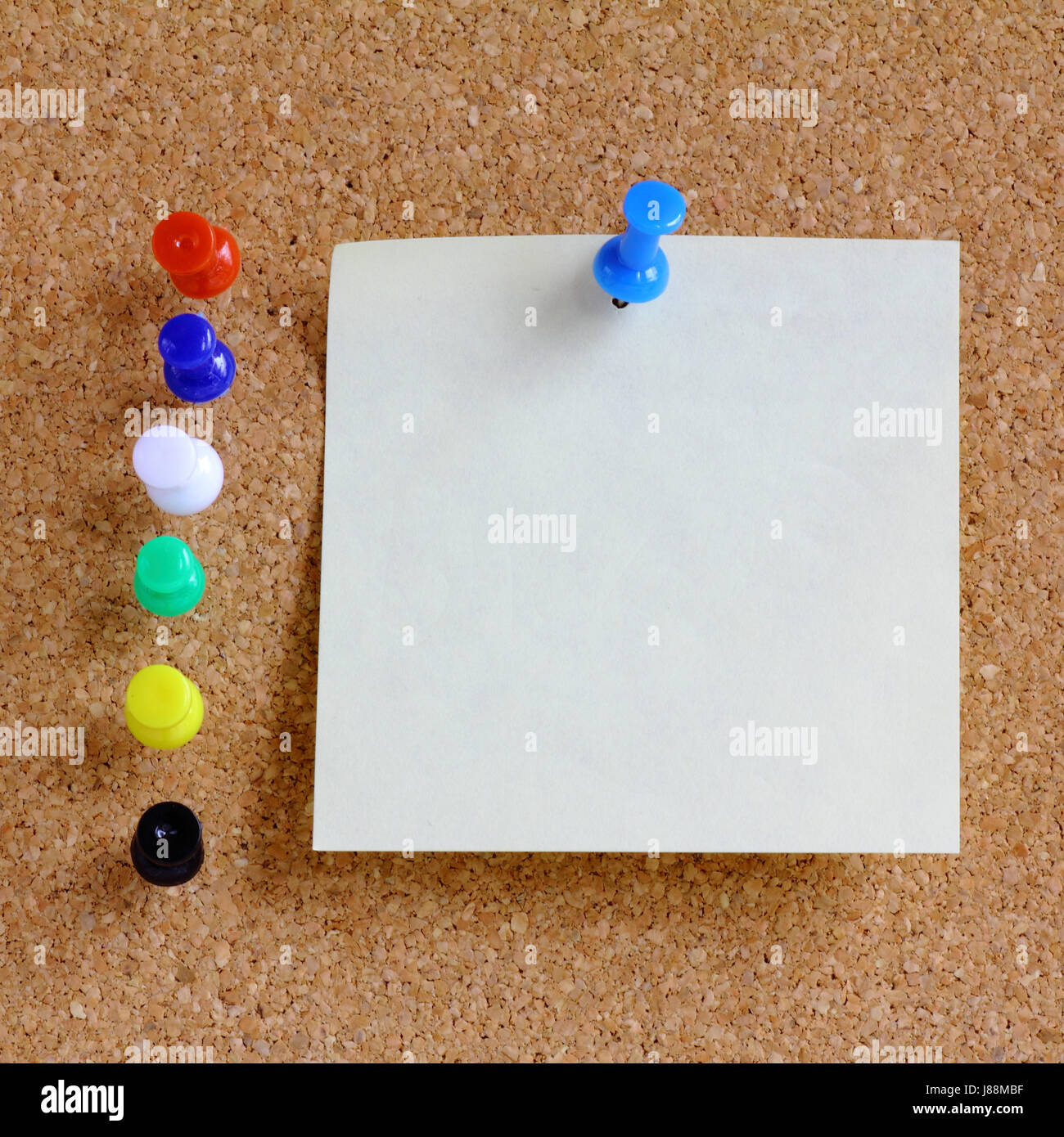 notepad on cork bulletin board Stock Photo - Alamy