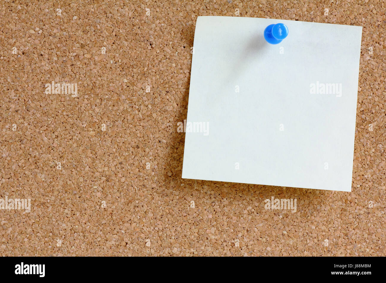 notepad on cork bulletin board Stock Photo - Alamy