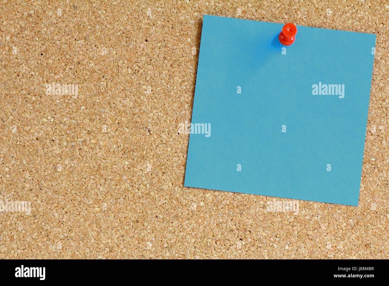 notepad on cork bulletin board Stock Photo - Alamy