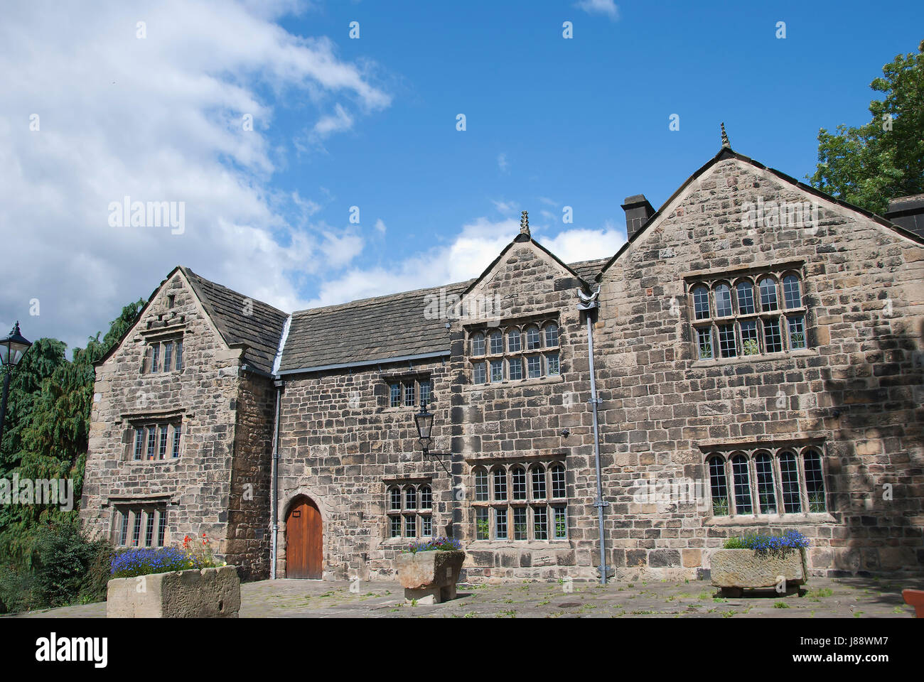 English medieval peasant house hi-res stock photography and images - Alamy
