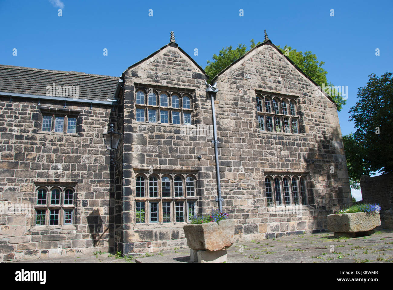English medieval peasant house hi-res stock photography and images - Alamy
