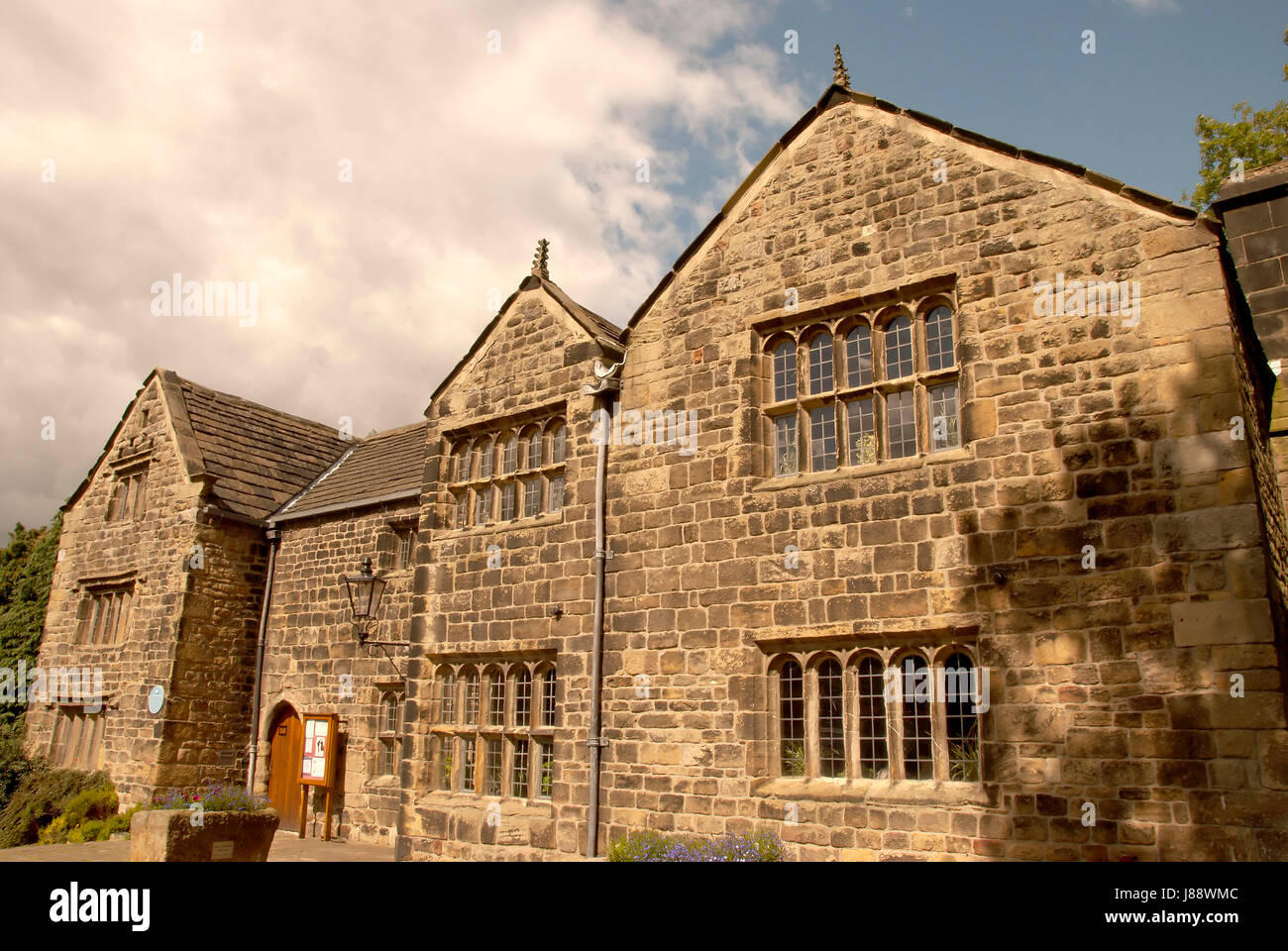 English medieval peasant house hi-res stock photography and images - Alamy