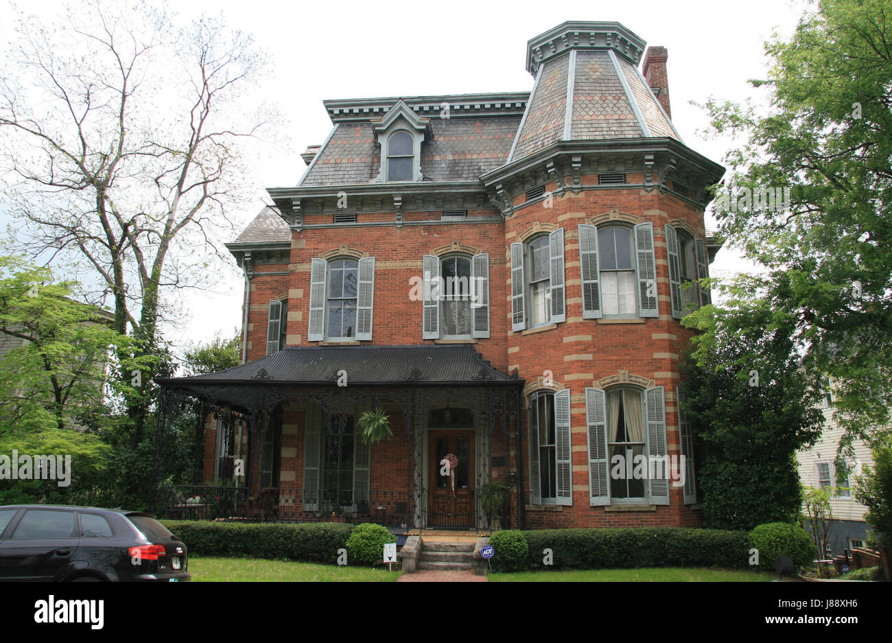 Antebellum style houses hi-res stock photography and images - Alamy