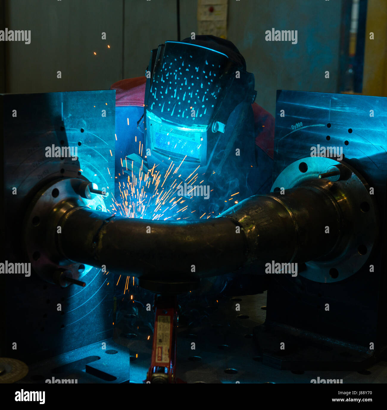 Welder working with steel Stock Photo - Alamy