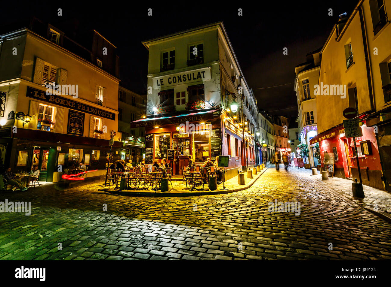 Paris corner cafe montmartre hi-res stock photography and images - Alamy