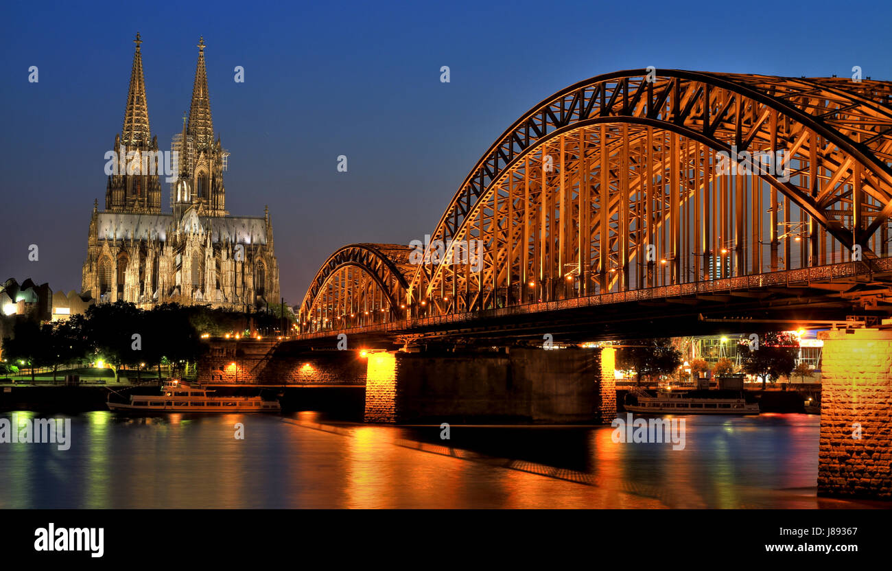 cologne at night Stock Photo - Alamy