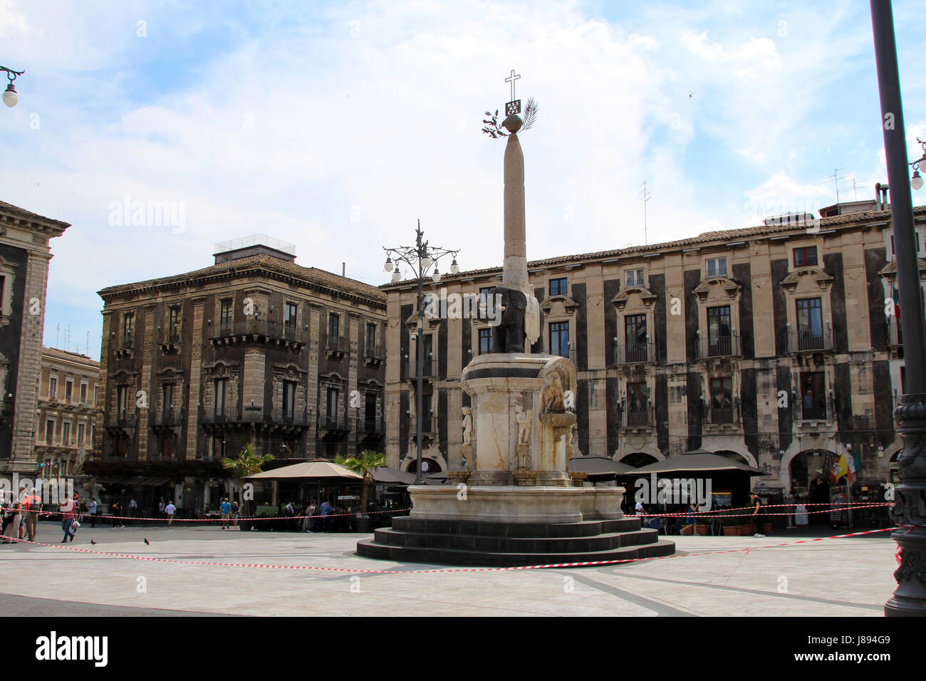 The black lava Elephant Fountain, Catania, Sicily, Italy Stock Photo ...