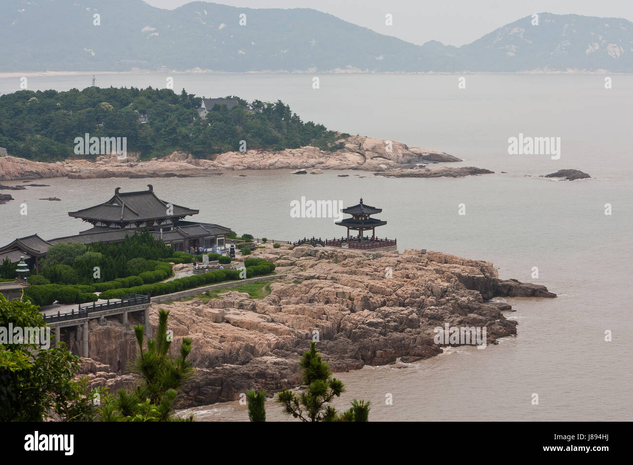temple island putuoshan Stock Photo - Alamy