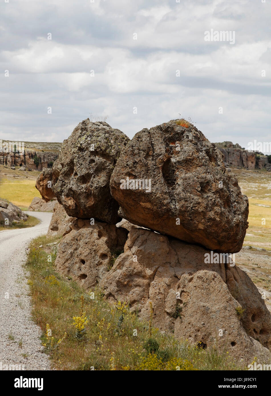 minerals, boulders, balancing, vertical, roadside, boulders, balanced ...