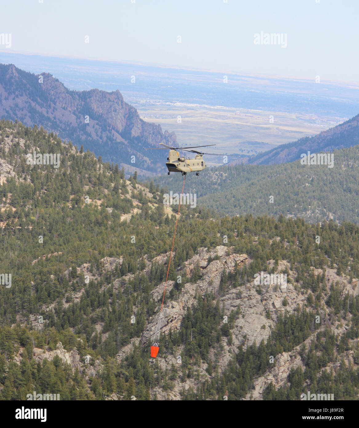 A CH-47 Chinook aircraft from the 2nd Battalion, 135th General Support ...
