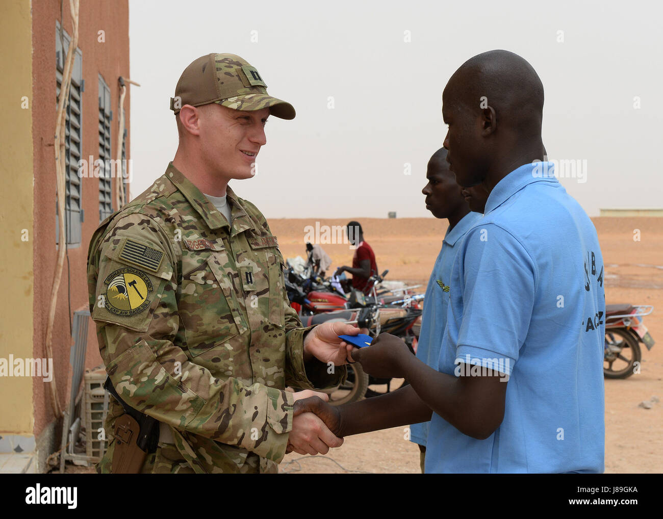 Forces Armées Nigeriennes recruits receive rank during a graduation ...