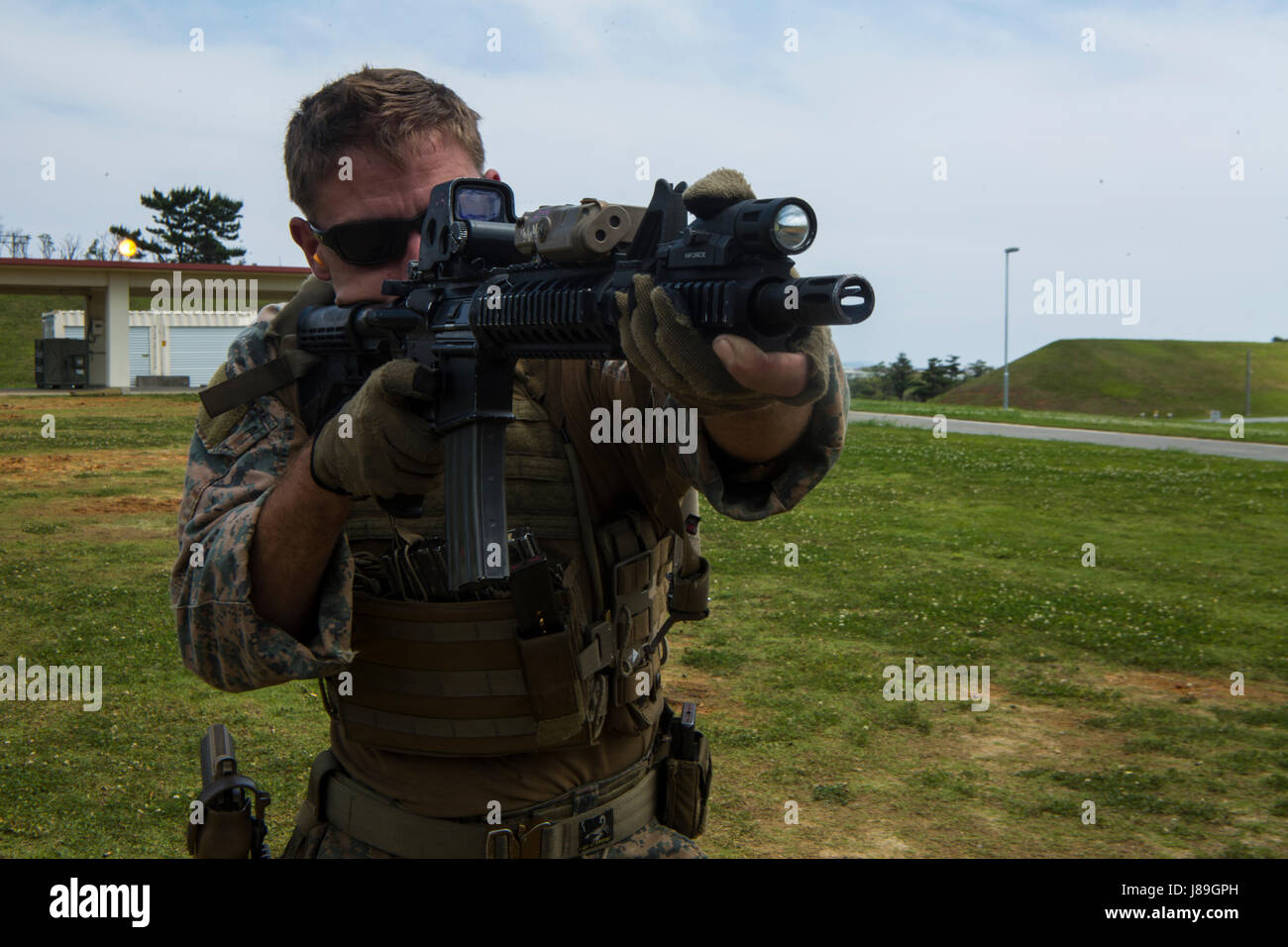 A point man with Force Reconnaissance Platoon, Maritime Raid Force ...