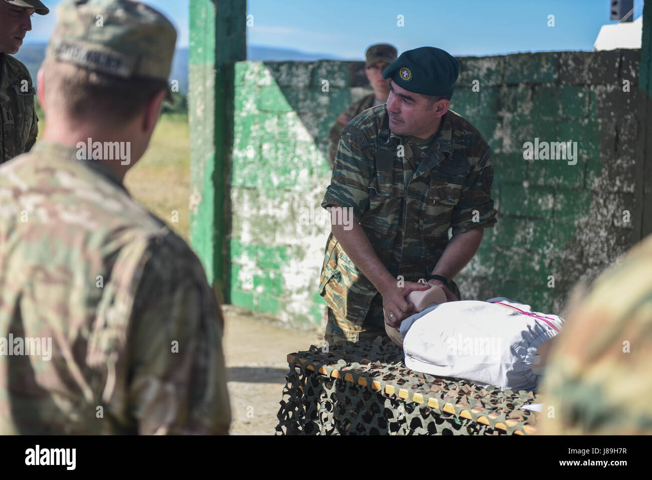 Greek paratroopers with 1st Paratrooper Commando Brigade, Greek Army ...