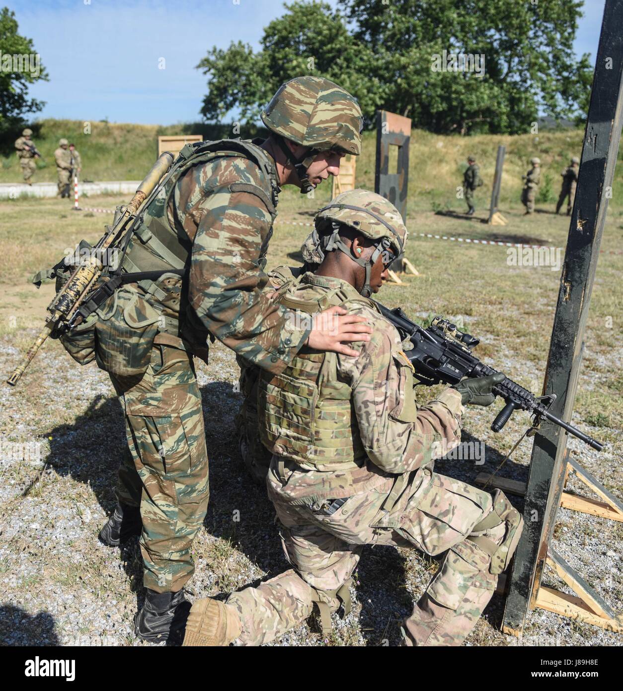 Greek paratroopers with 1st Paratrooper Commando Brigade, Greek Army ...