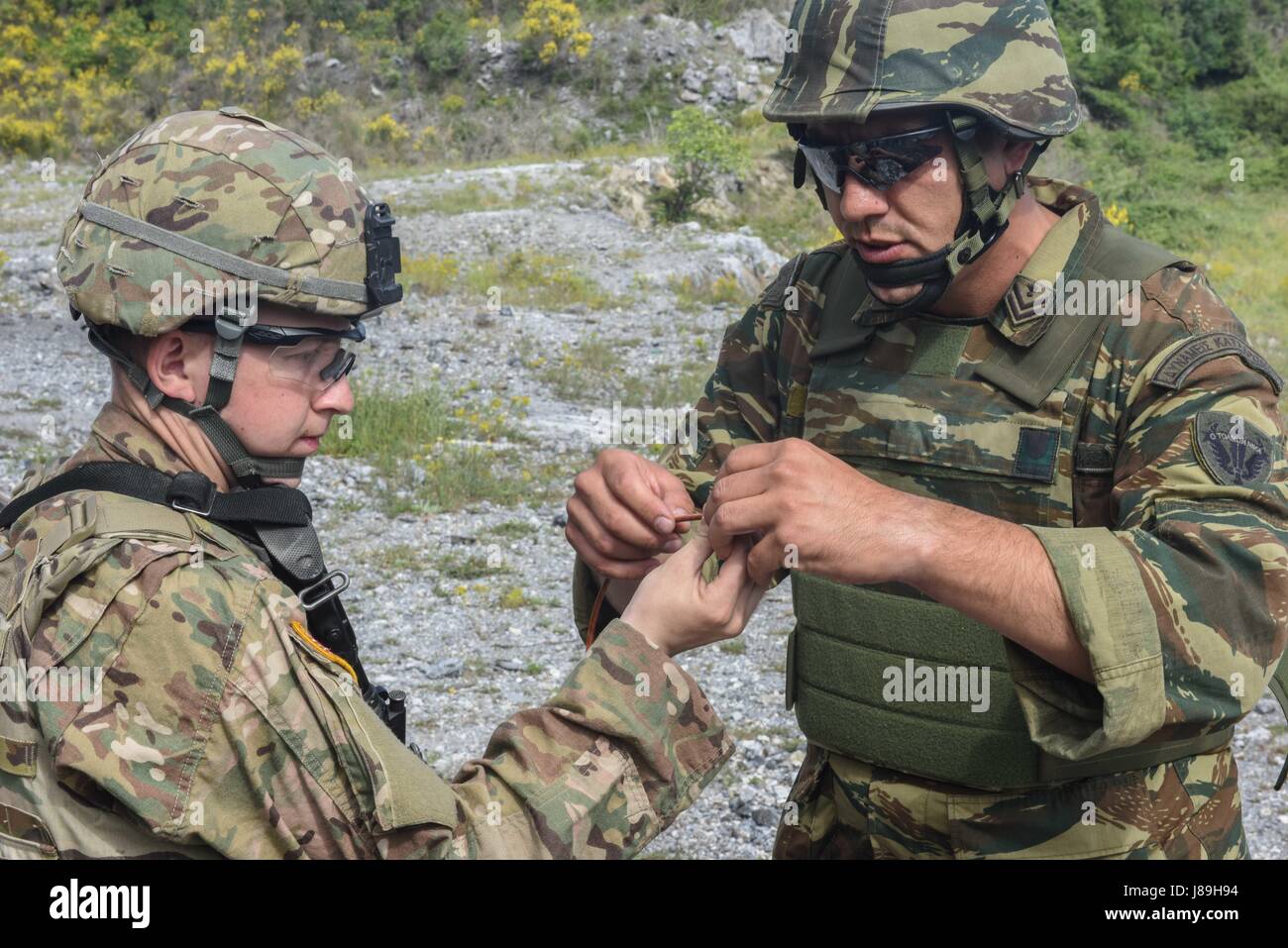 Greek paratroopers with 1st Paratrooper Commando Brigade, Greek Army ...