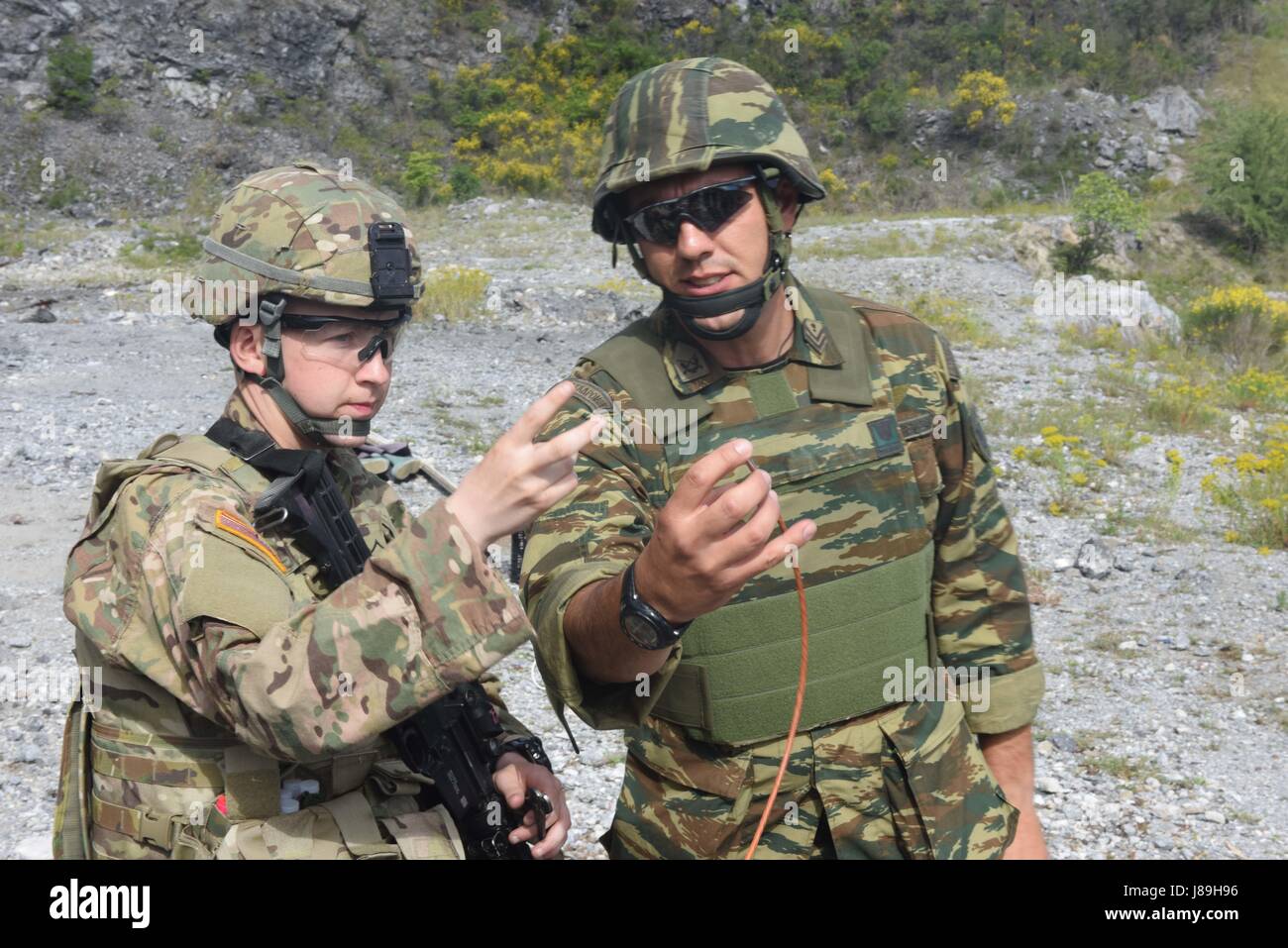 Greek paratroopers with 1st Paratrooper Commando Brigade, Greek Army ...