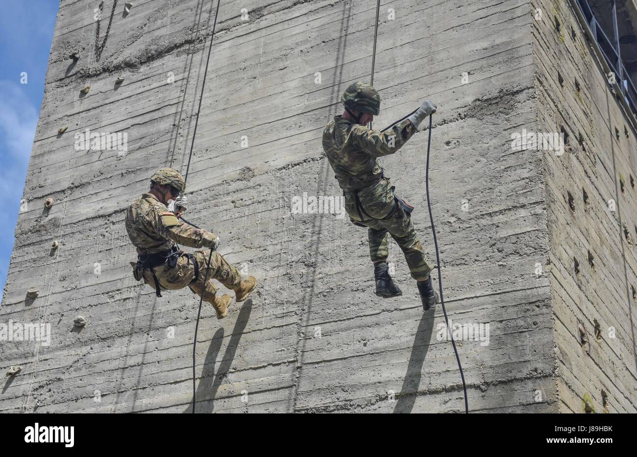 Greek paratroopers with 1st Paratrooper Commando Brigade, Greek Army ...