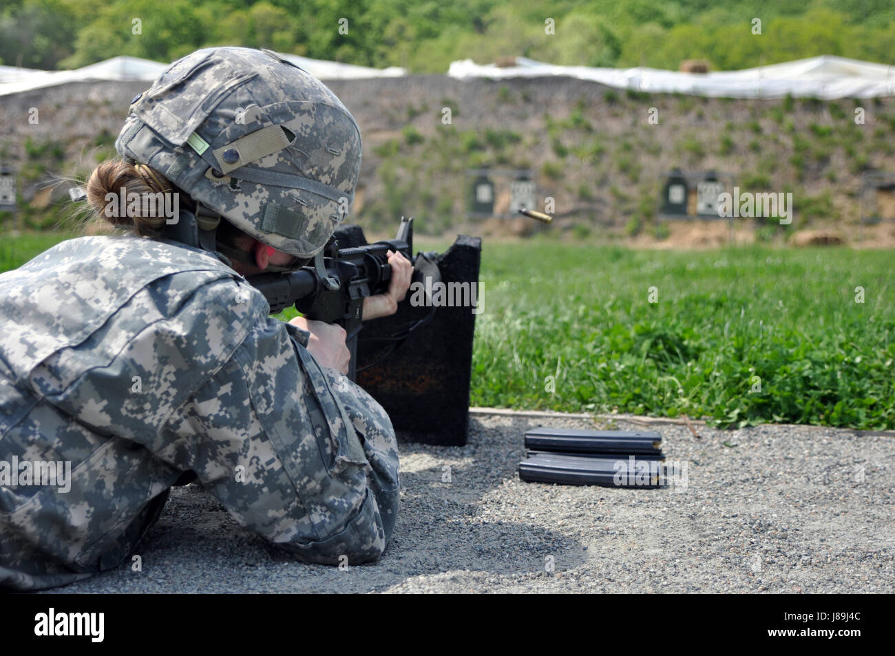 U.S. Army National Guard soldier, Staff Sgt. Kara Livingston from Joint ...