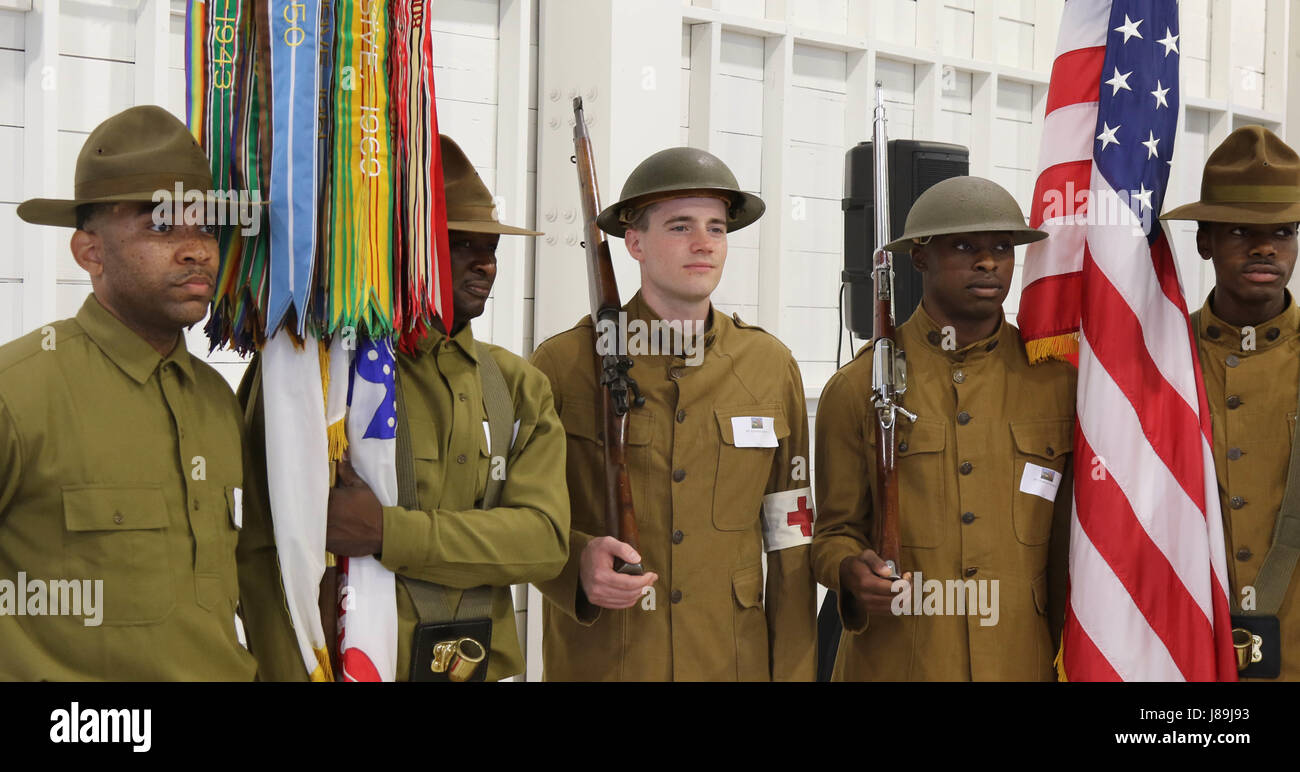 U.S. Army Reserve Spc. Brandon Mosley, Spc. Randy Davis, Spc. Kyle ...