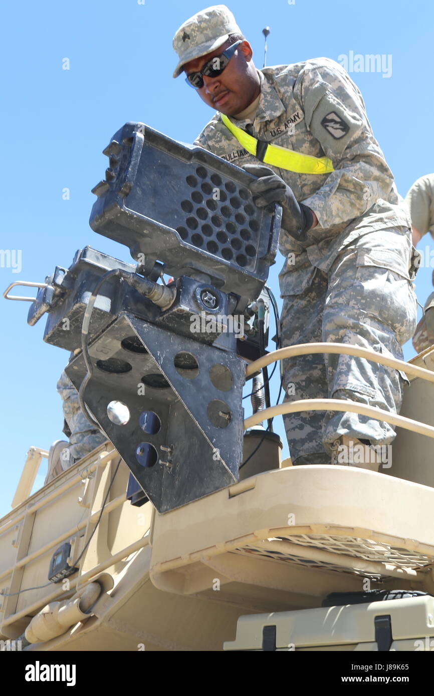 M1a2 abrams tank crewman hi-res stock photography and images - Alamy