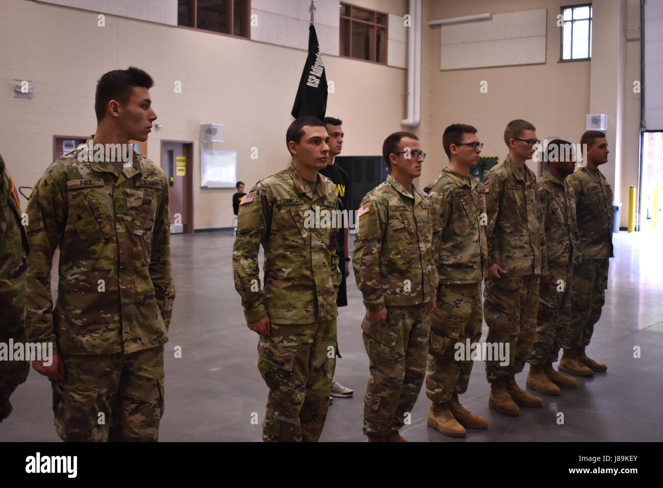 U.S. Army National Guard soldiers from Bravo Company, Recruiting and ...