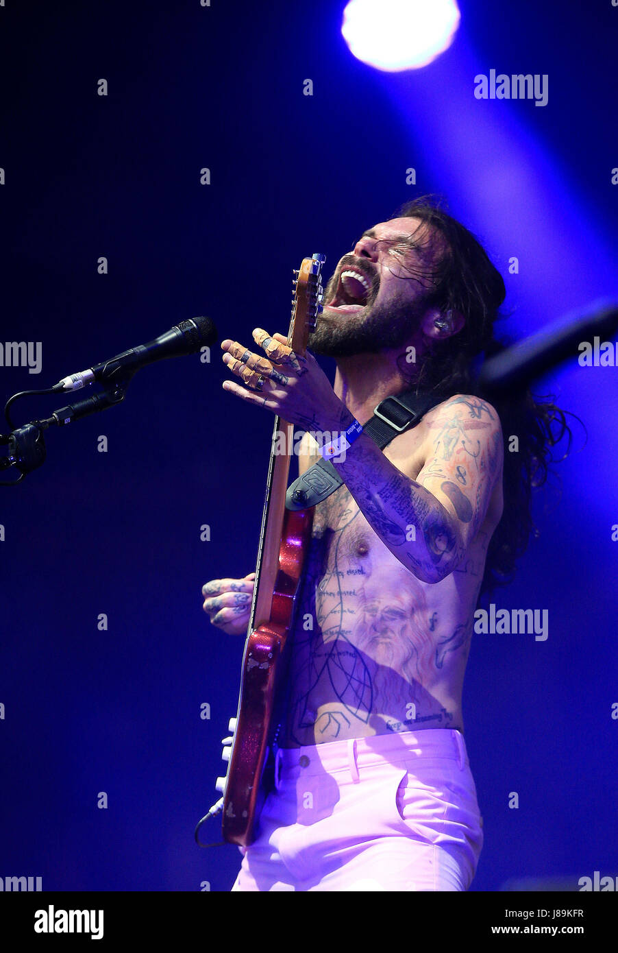 Simon neil biffy clyro singer hi-res stock photography and images - Alamy