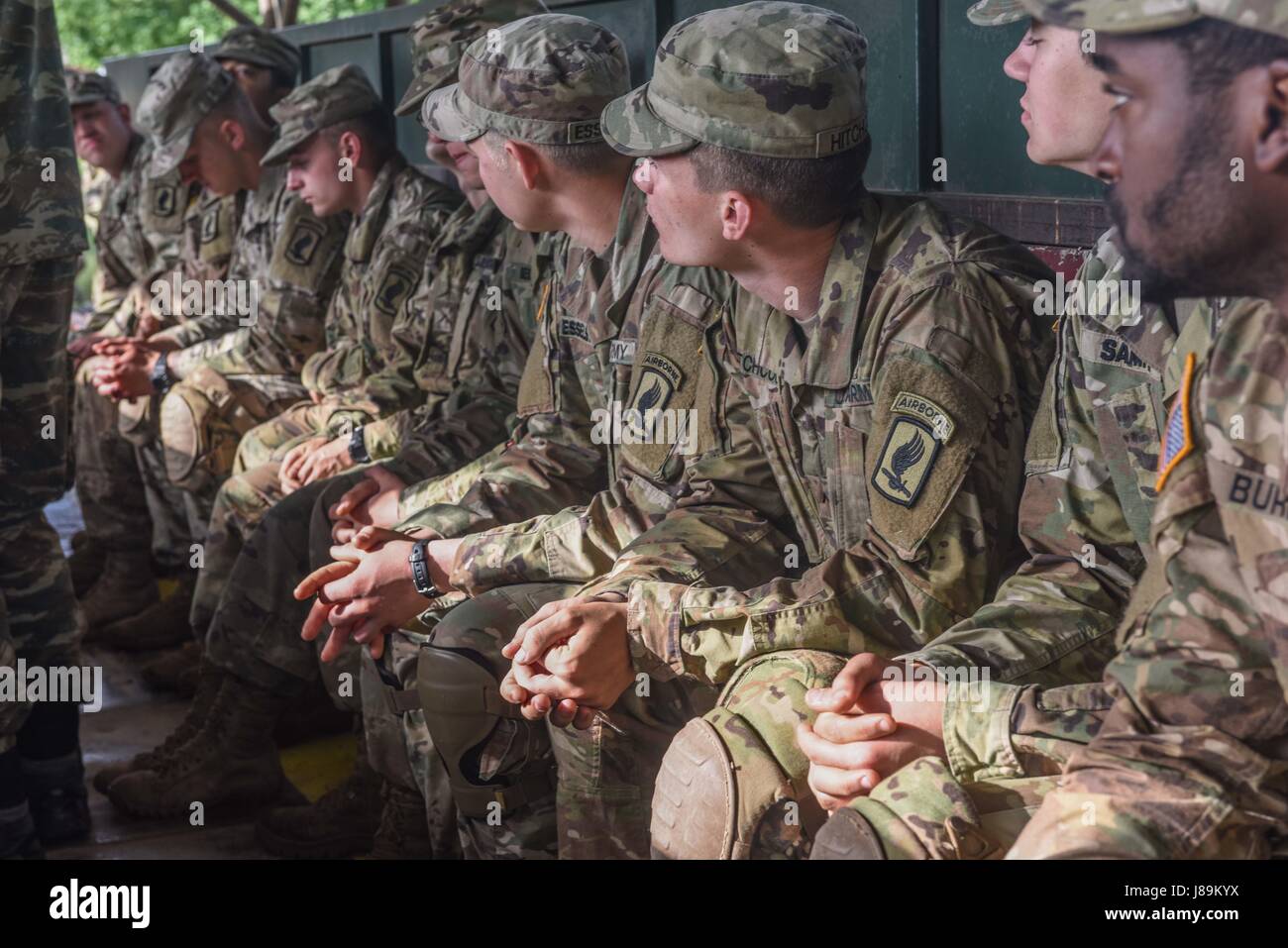 Greek paratroopers with 1st Paratrooper Commando Brigade, Greek Army ...