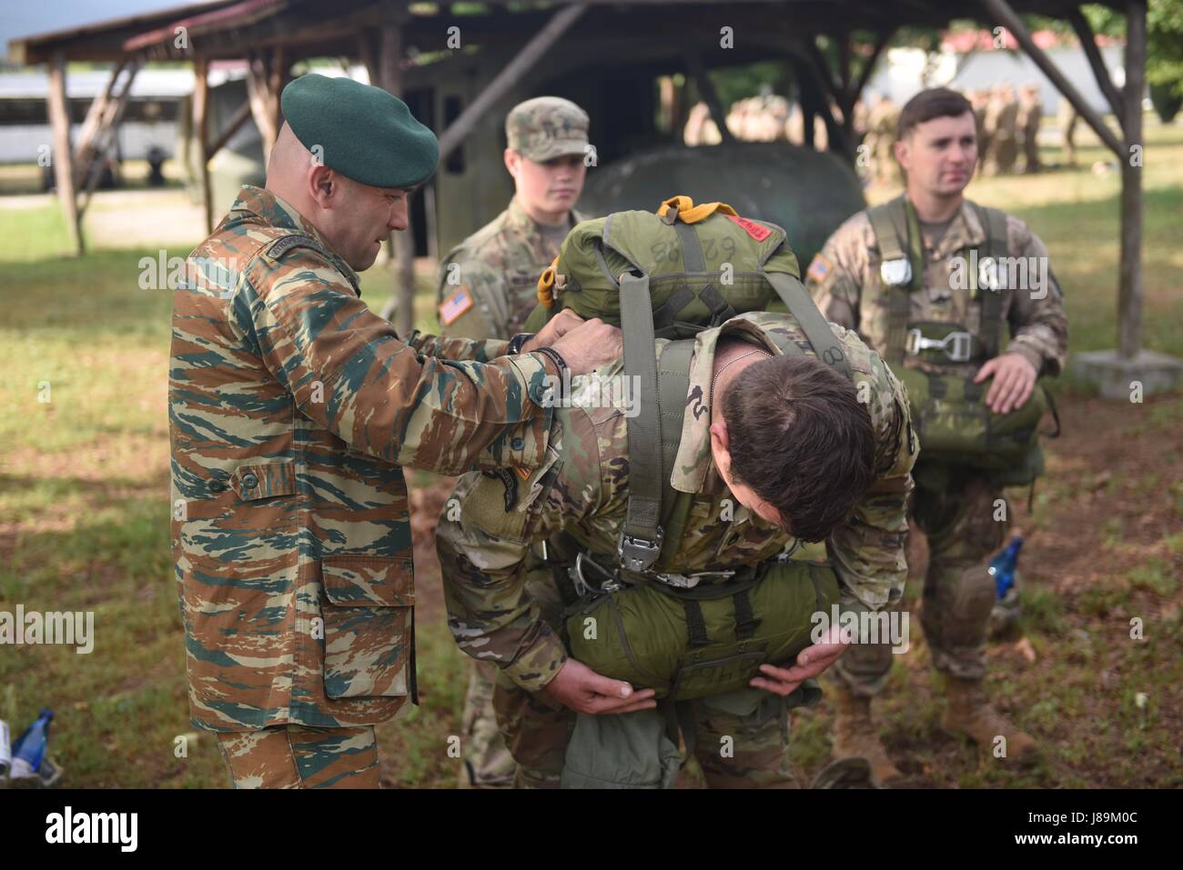 Greek paratroopers with 1st Paratrooper Commando Brigade, Greek Army ...