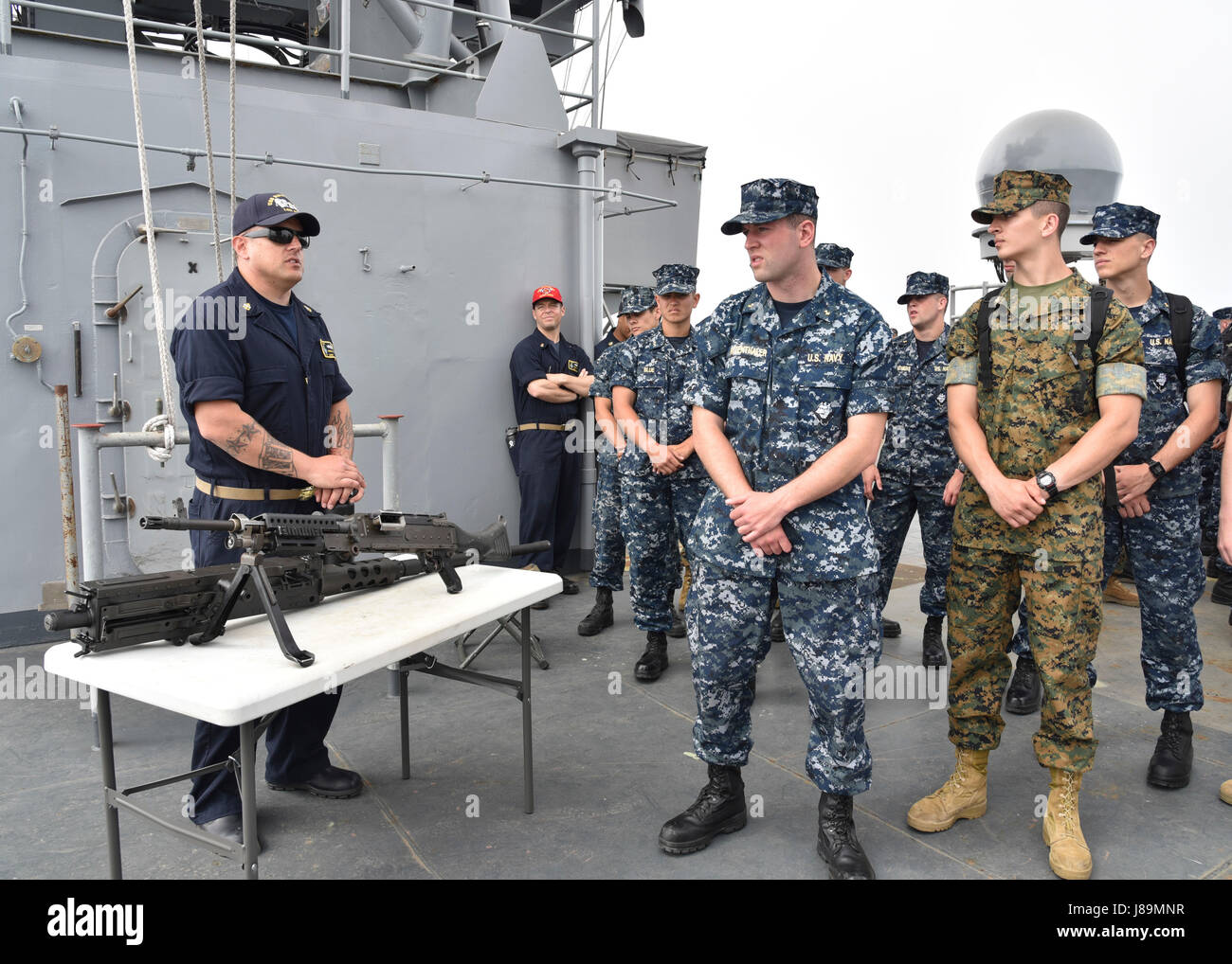 NROTC midshipmen learn the operation of M240B and M2HB machine guns ...