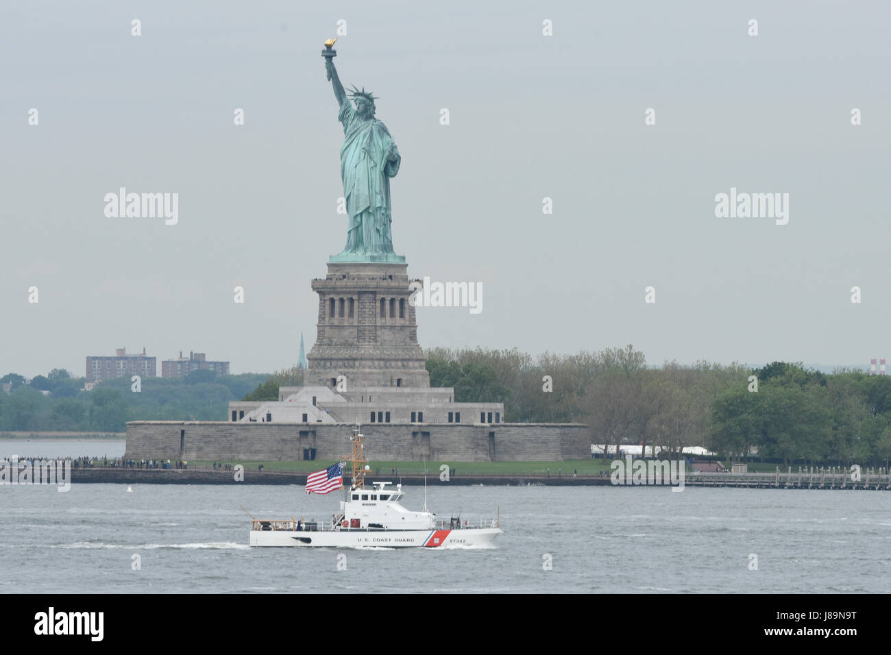 NEW YORK – Coast Guard Cutter Shrike, an 87-foot Patrol Boat based in ...
