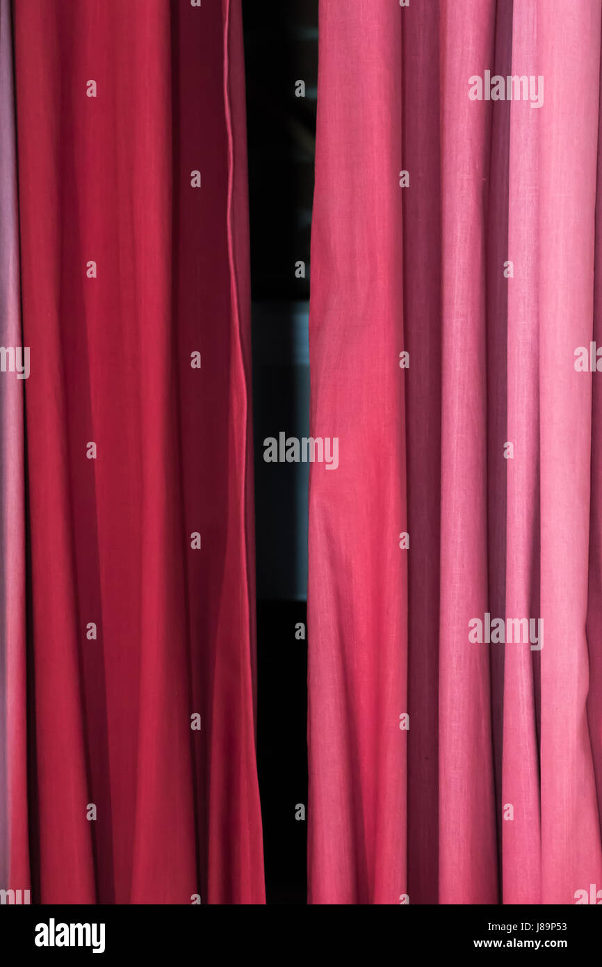 Red wallpaper with curtains hi-res stock photography and images - Alamy