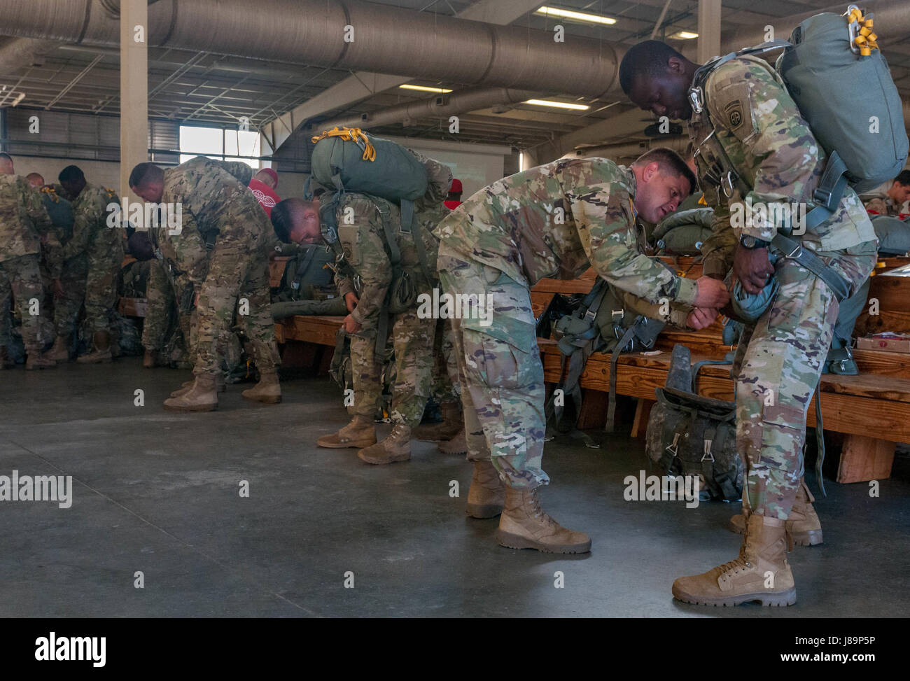 Paratroopers assigned to the 82nd Airborne Division conduct “buddy rigs ...