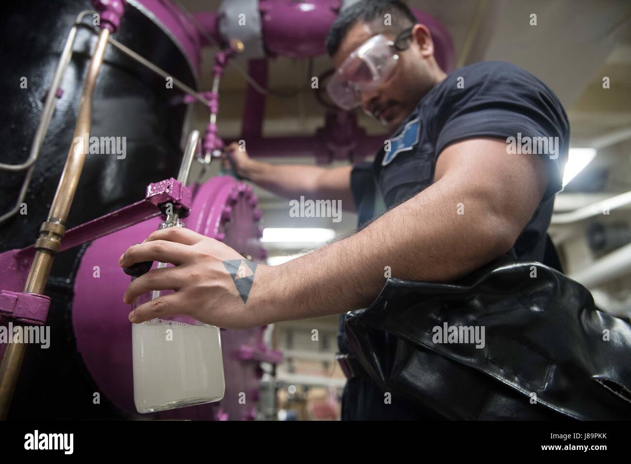 Jp5 fuel hi-res stock photography and images - Alamy