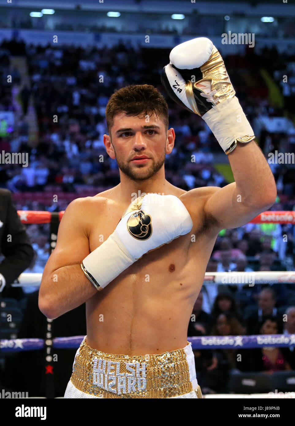 Joe Crodina celebrates beating Josh Thorne during their Super ...